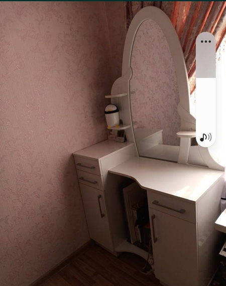 Продаётся двух спальная кровать, письменный стол и трюмо цена 4 млн су