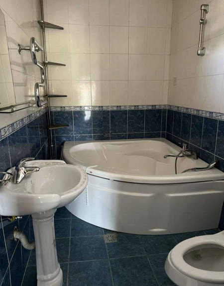 Продается Дом на Новомосковская 2 соток 4 комнат Есть бассейн, сауна