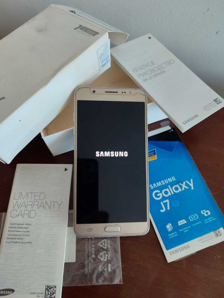 Смартфон SAMSUNG GALAXY J7(7).
