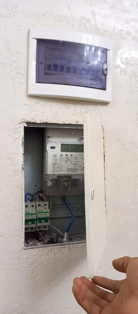 Elektrik ishlarini qilamiz mantaj qilamiz