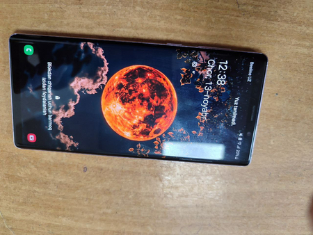 Samsung note 9 .