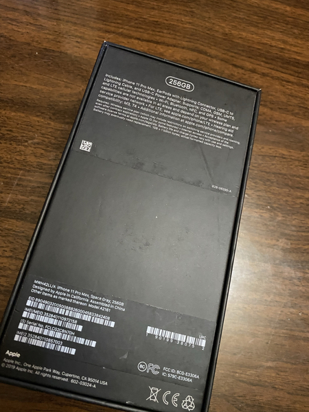 Продам свой iphone 11 pro max 256 в идеалном состоянии
