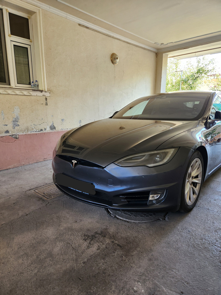 Tesla model S/85