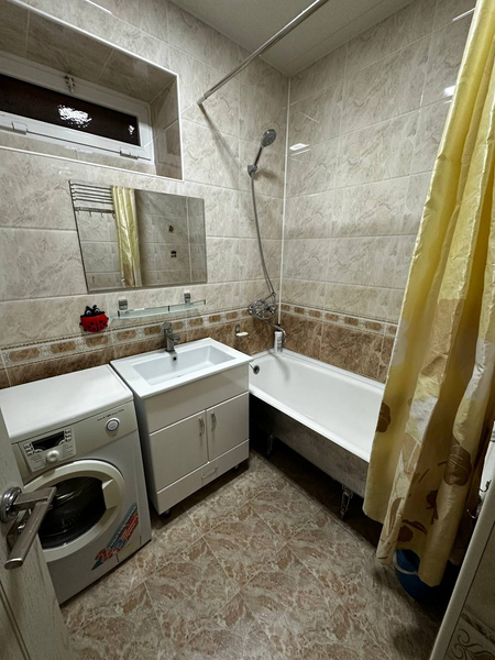 СВОЯ  3/1/4  кв-ра, в кирпичном доме