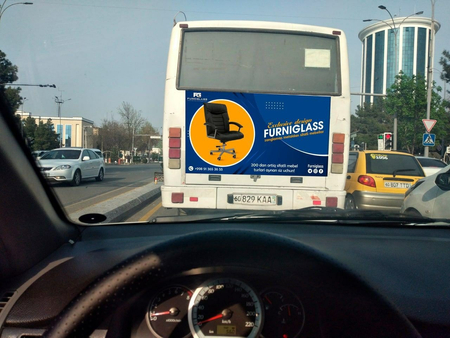 Avtobuslarda reklama