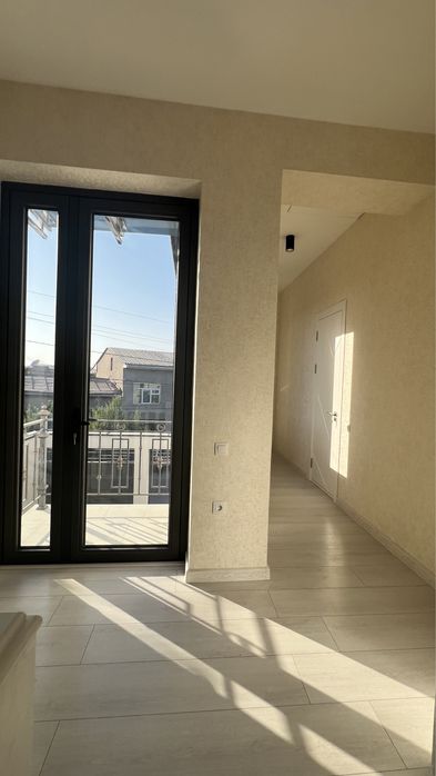 Yunusobod tumani Xasanboy mahalla 313-maktab oldida Kottej sotiladi