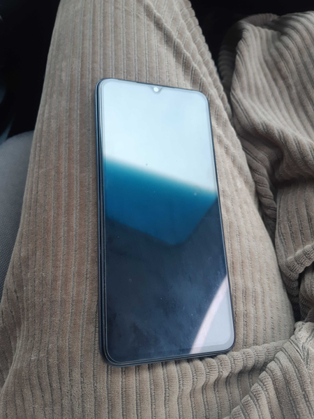 Telefon yaxwi xolatda karopka dok bor 128 gb