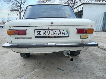 Vaz 2101 sotiladi