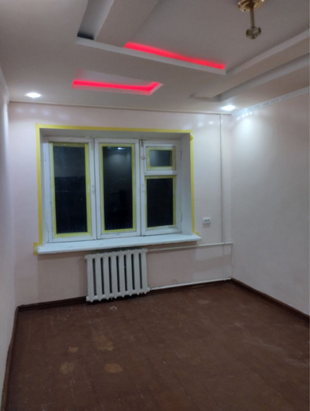 Troiskda 1 xonali uy sotiladi.Sport shkolaga yaqin joyda