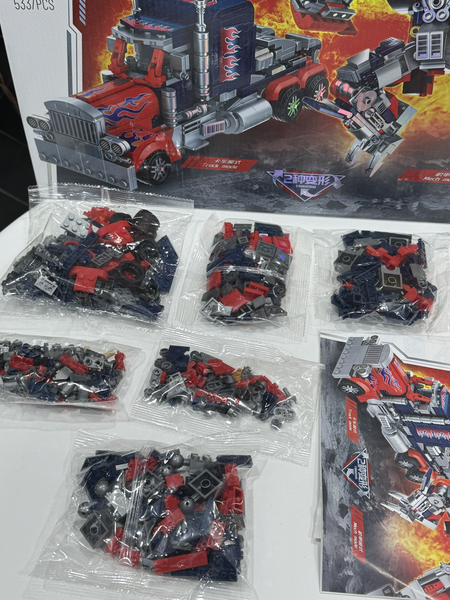 Конструктор робот трансформер  Качество очень хороше Castle Toys uz