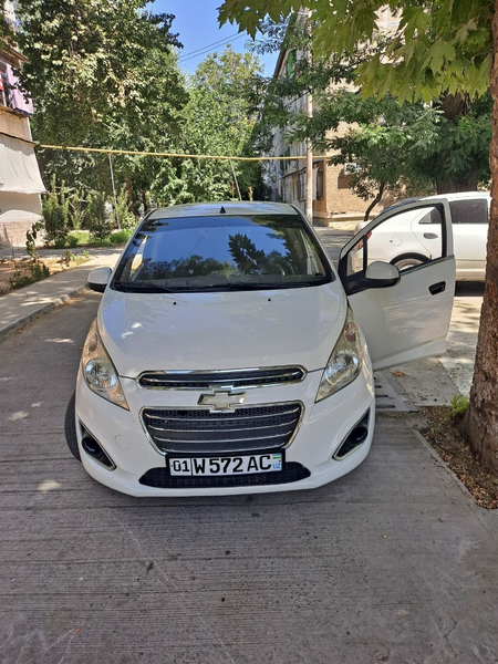 Shevralet spark.