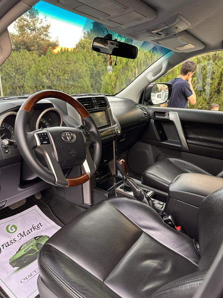 Toyota land cruiser prado 2010