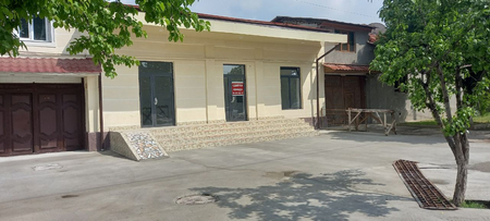 Yo'l yuzida ijaraga berishga bi'sh joy bor