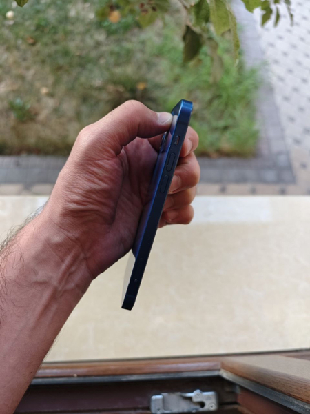 Продается iPhone 12 blue 64GB LL/A