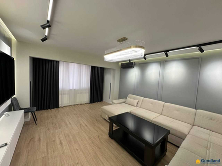 Продается  2/5/9  квартира на Ойбеке ( J 1126)