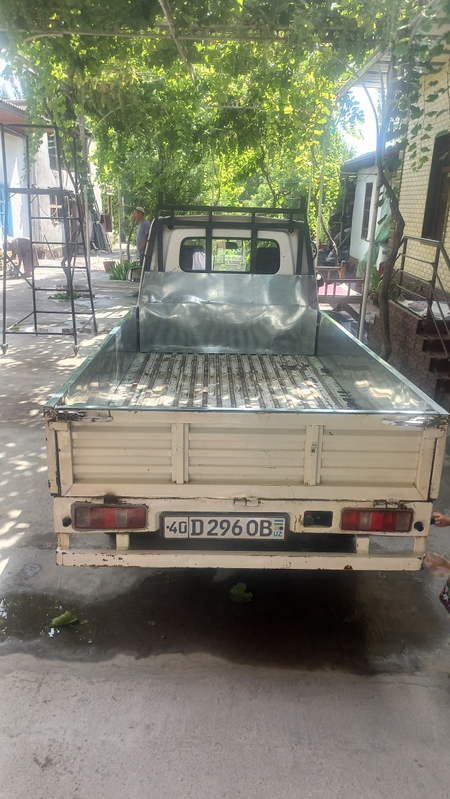 Holati yaxshi matori moy yemaydi pul topadigan mashina