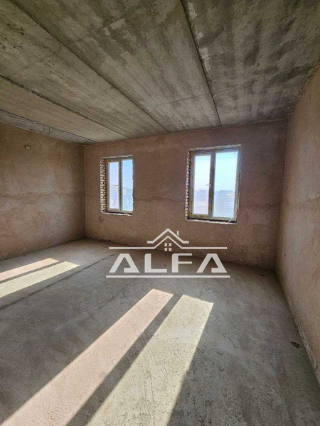 2 xonali 75m² 4-qavat sotiladi.