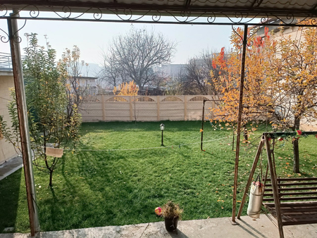 Циолковского-Кизилсу,2этажа,8соток,8комнат,2холла, 2кухни, 3 сан узла