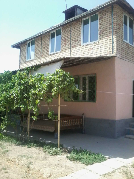 Меняю свою большую дом-дачу в 2 этажа 250 кв.м.10 соток.На квартиру