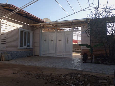 Uy sotiladi 7.5 yarim sotix
