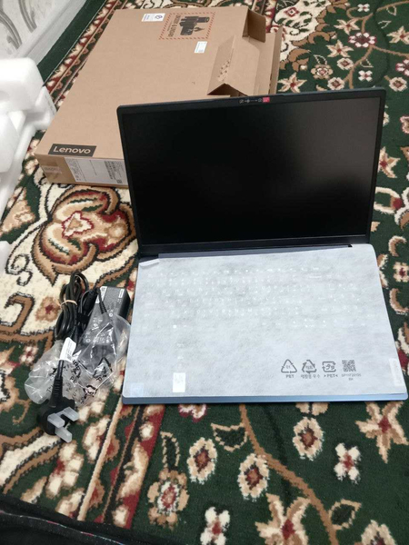 Lenovo noutbuk yangi