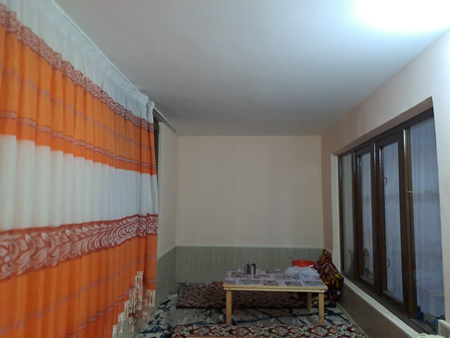 Продаётся Чирчик 2ком 4мик 2этаж