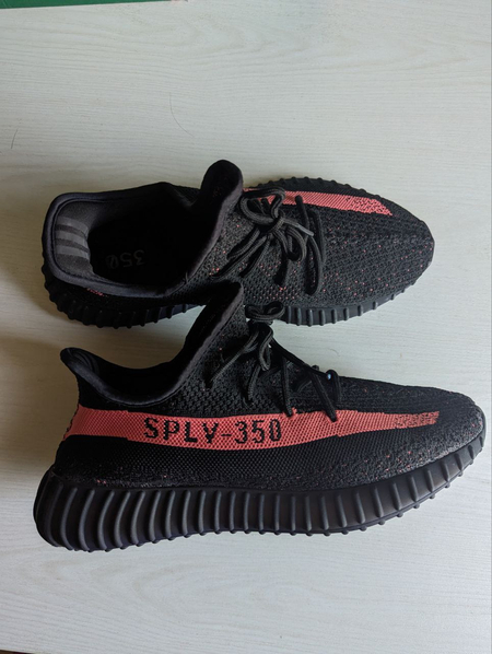Adidas Yeezy кроссовки в отличном состоянии