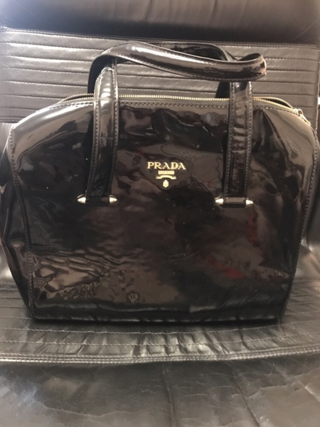 Сумка Prada в хорошем состоянии