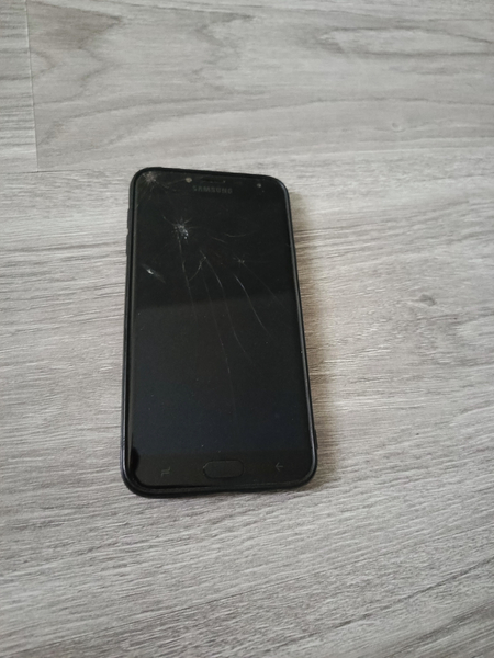 Samsung j4, quvvatlagichi bilan