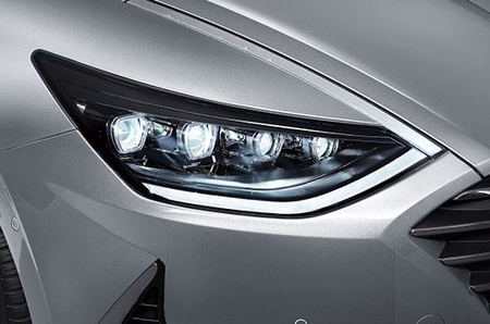 Дневные ходовые огни на капоте Hyundai Sonata 2023