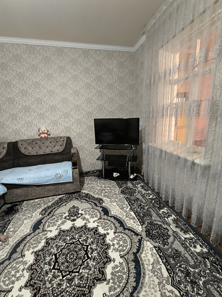 Продается дом в центре Янгиюля.