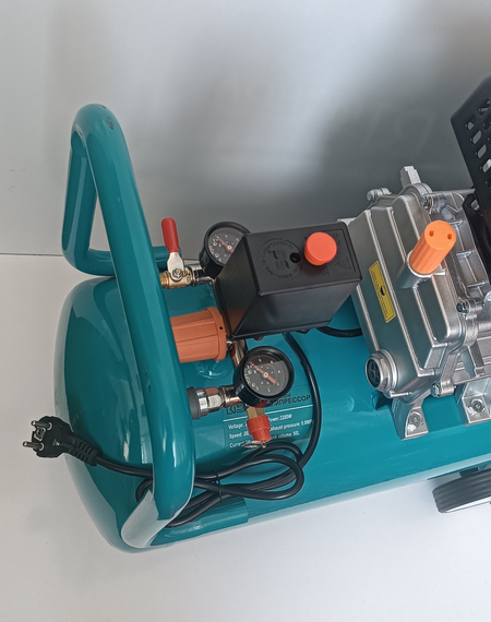 Компрессор kompressor Rolf 50L.