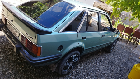 Ford escord Ghia 1.3 sotiladi