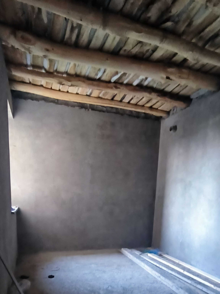 130711 рақамли уй майдони 220 м² бўлган ўз эгасини кутмоқда.