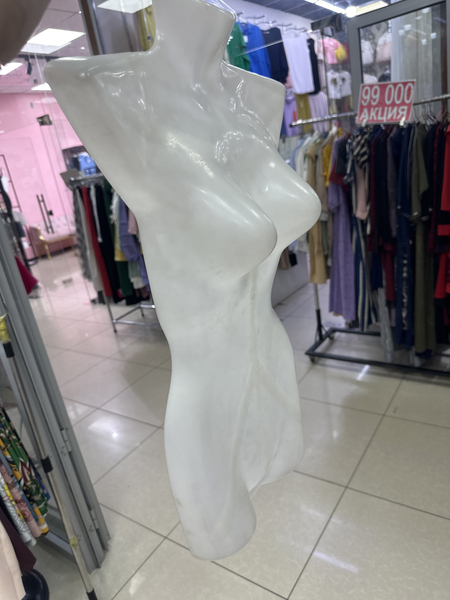 Maniken sotiladi arzon narxlarda srochni