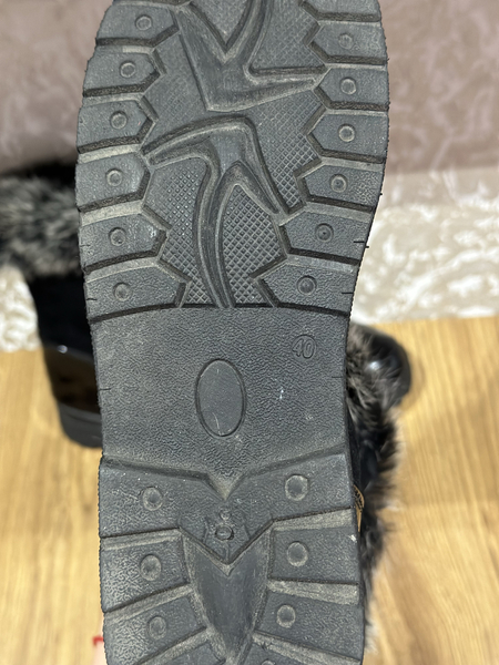 Продам зимние сапожки