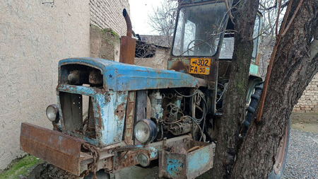 Traktor sotiladi