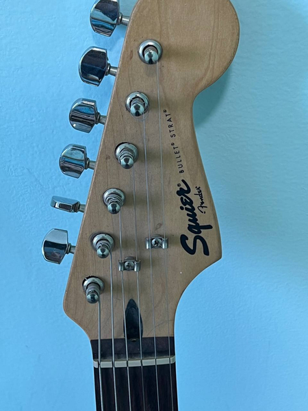 Gitara Fender elektronniy