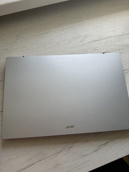 Noutbook acer sotiladi holati ideal