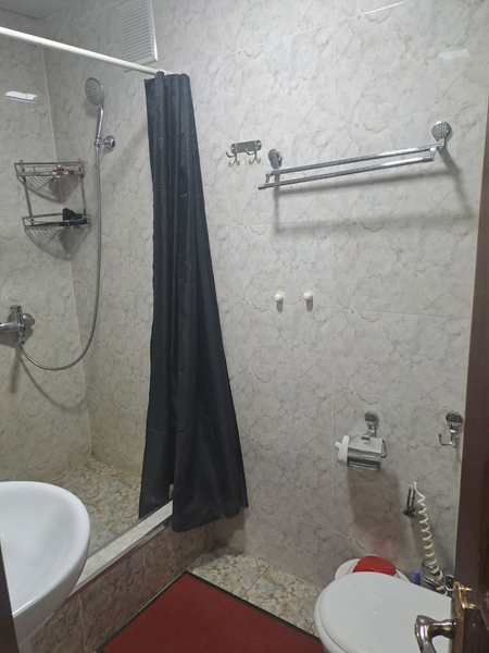 Продается 4 комнатная квартира. В дол дороги. ПОД ОФИС