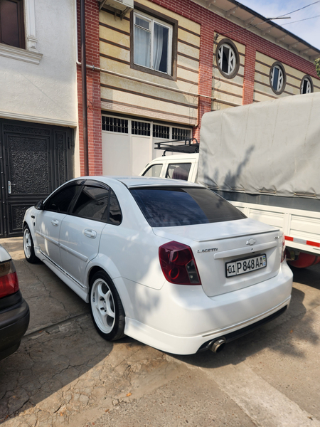 Lacetti 1.8 mexanika sotiladi