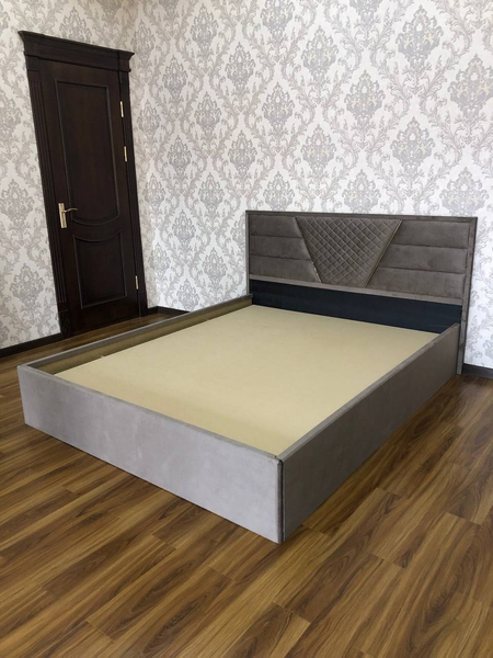Krovat 2kishilik material bilan qoplangan
