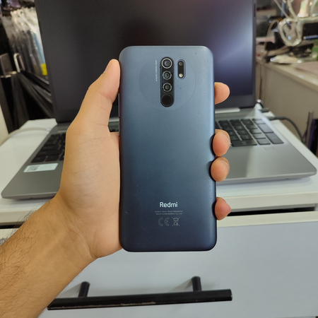 Redmi 9 4/64 GB sotiladi