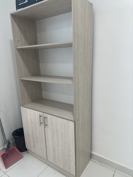 Komplekt mebel ofis uchun