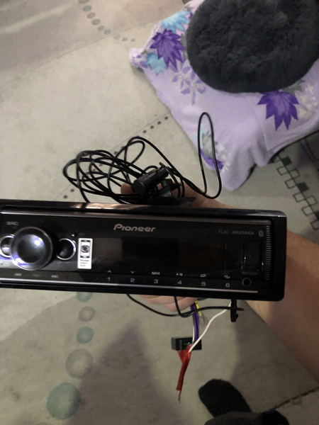 Продам pioneer mvh-s520bt стоял в машине неделю.