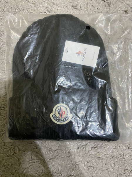 Шапка Moncler новое