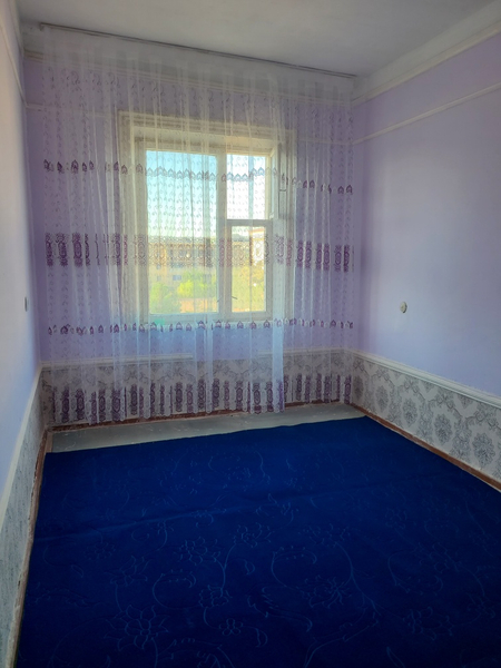 Srochna 4 xonali uy sotiladi