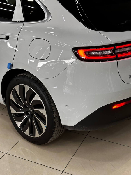 Aito M5 extended range rwd hibrit ( gibrit ) Servis Garantiya bor