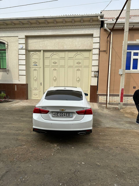 Малибу 2.4 сотилади