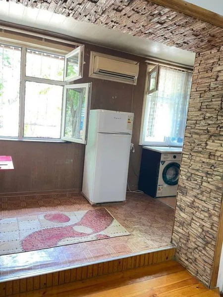 Квартира рядом с рест. Навруз  2х комнатная  на 1м этаже